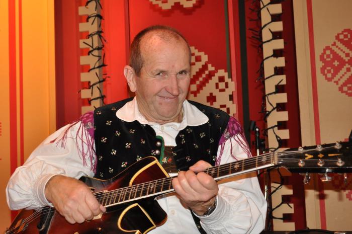 Mooslern OnlineRenato Verlič , Guitarre